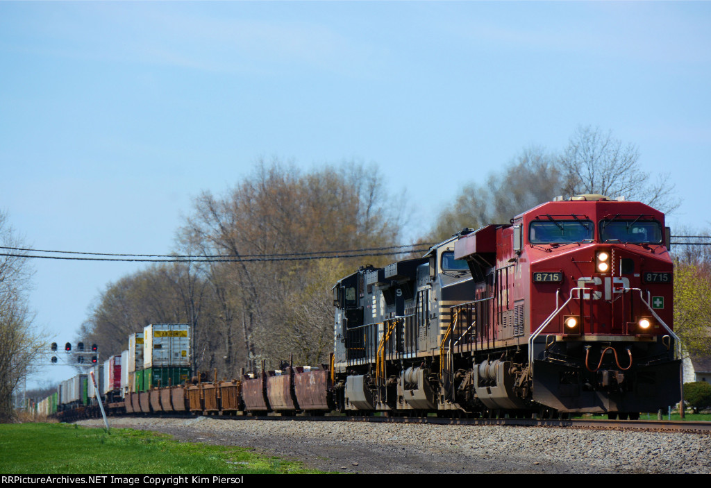 CP 8715 NS Train 212